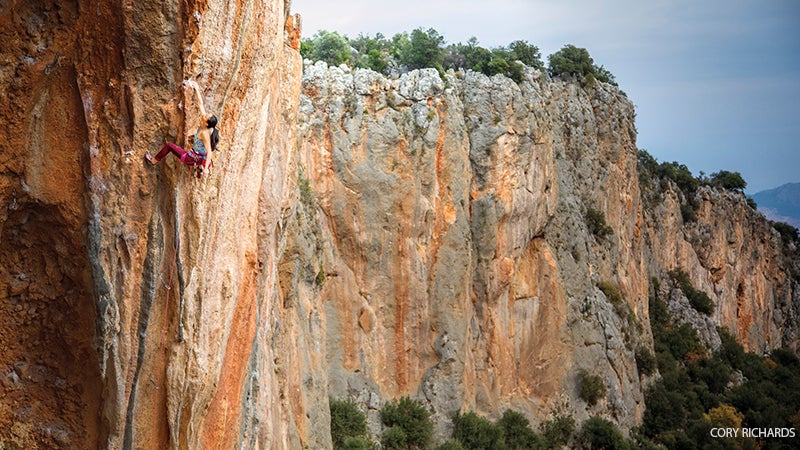 6 Yoga Poses for Rock Climbers: Build Core + Back Strength