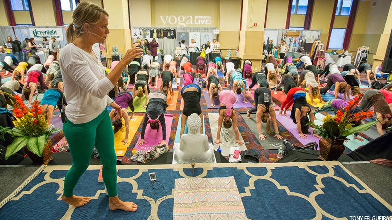 5 Ways to Creatively Sequence a Yoga Class | Yoga Teaching Tips