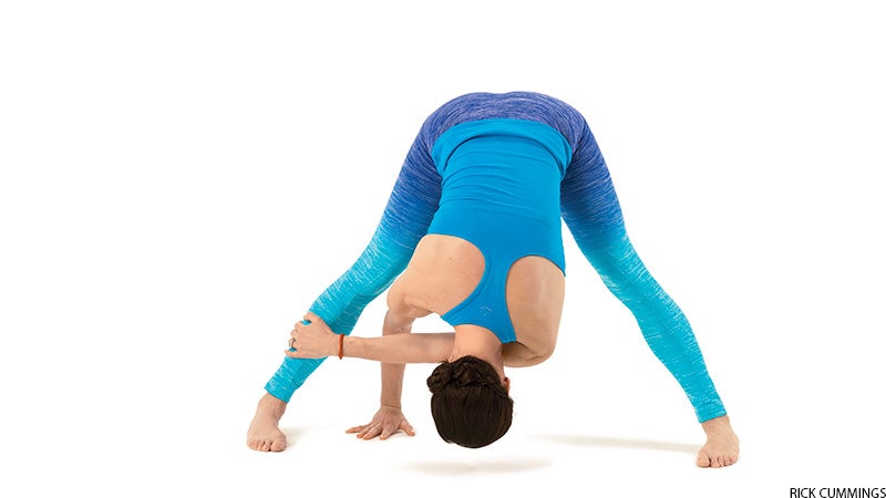 3 Prep Poses for Eagle Pose (Garudasana)