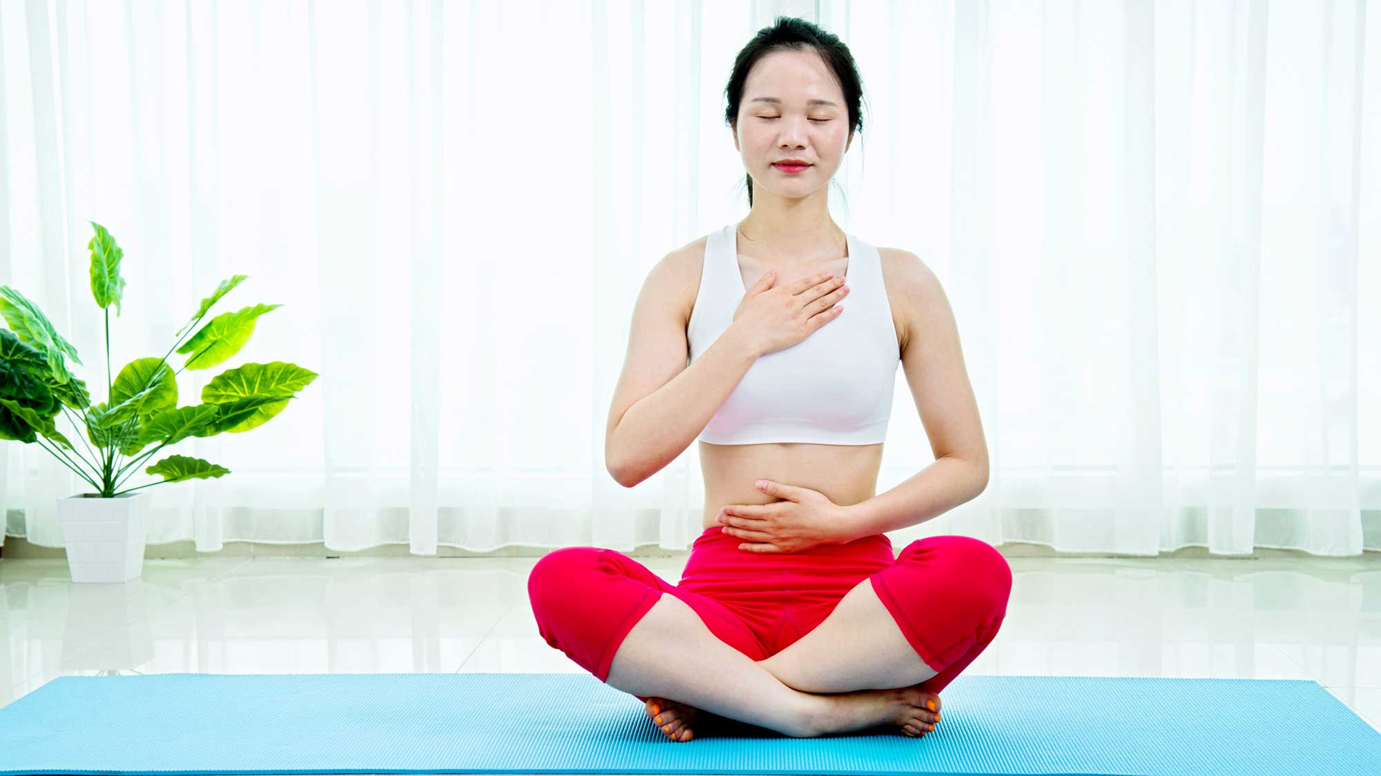 What to Eat Before and After Yoga | A Yogi’s Guide to Nutrition