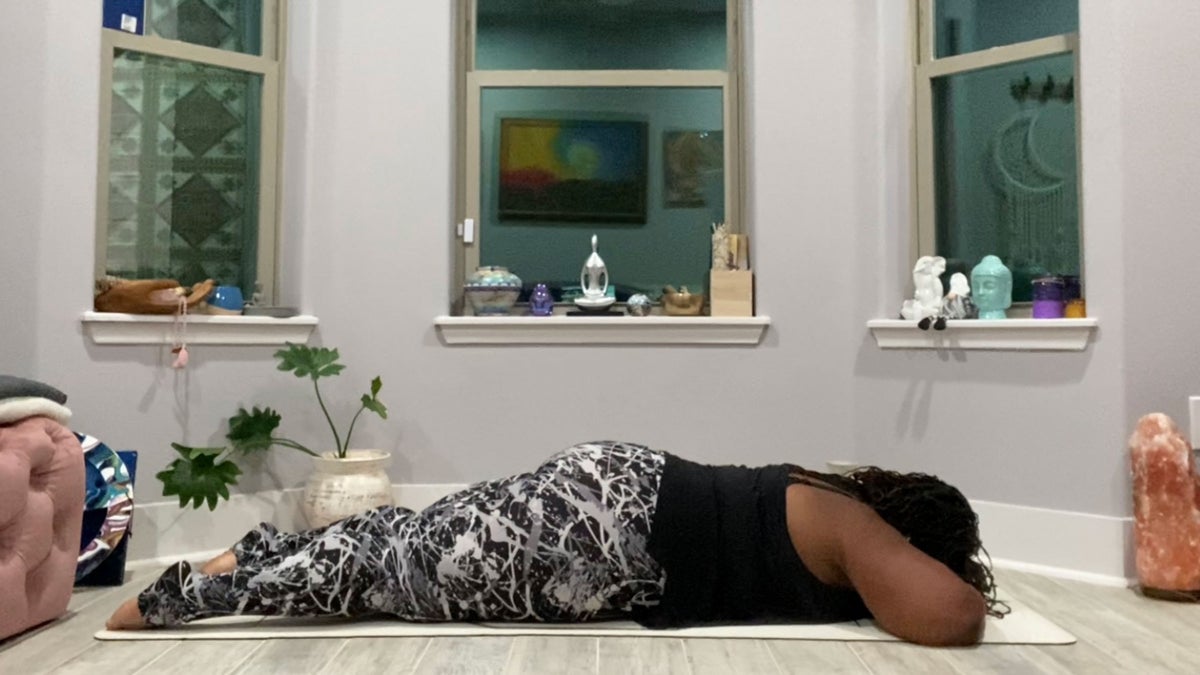 A Yin Yoga for Travel Practice That You Can Do Anywhere - Yoga Journal