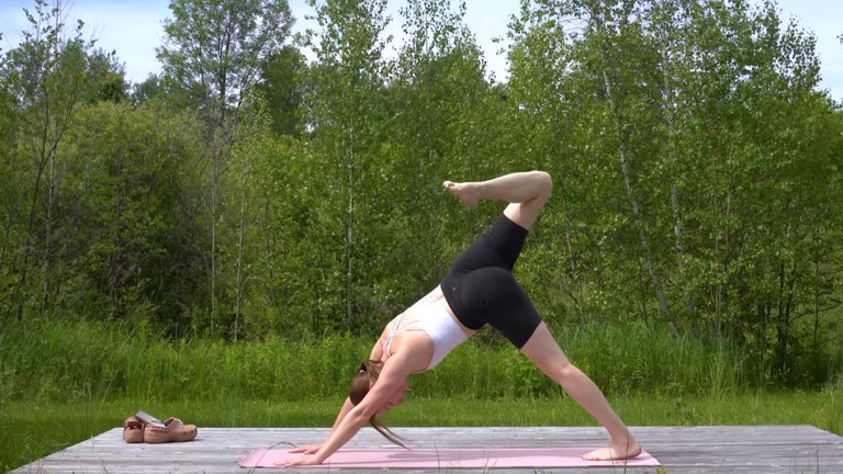 15-Minute Yoga Flow to Start Your Day Strong