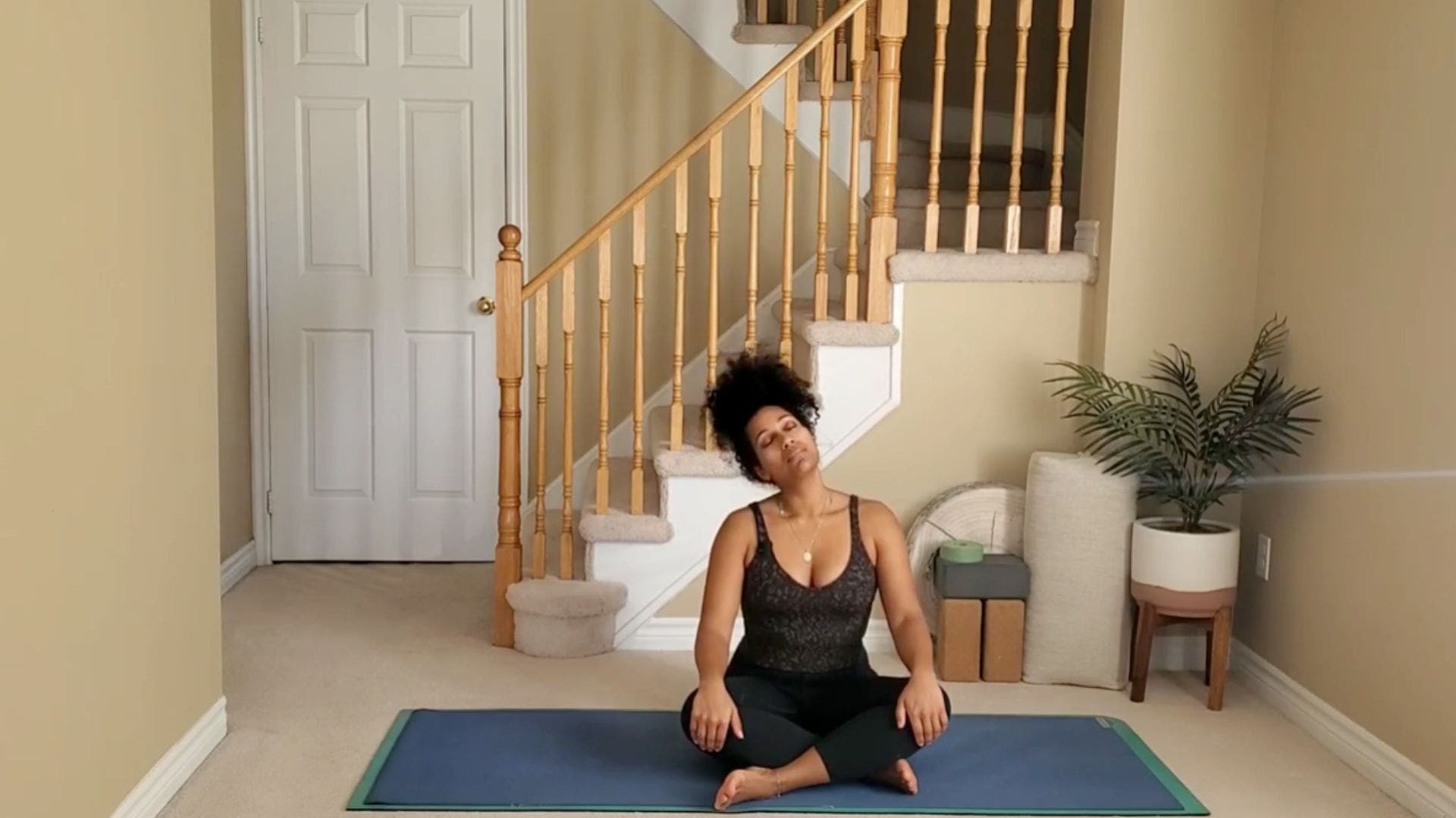 20-Minute Gentle Seated Yoga Practice for a Full-Body Stretch